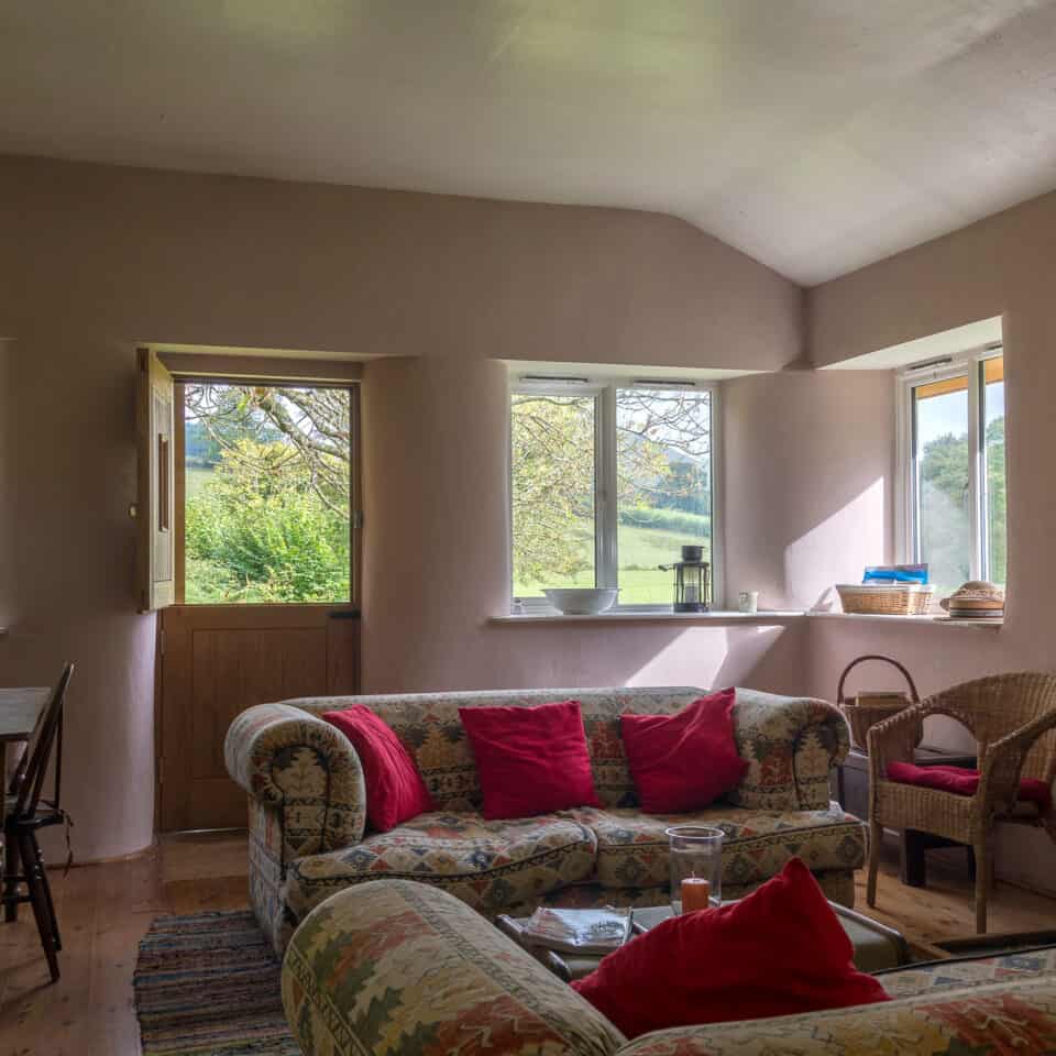 The Straw Cottage – Ty Gwyn Farm